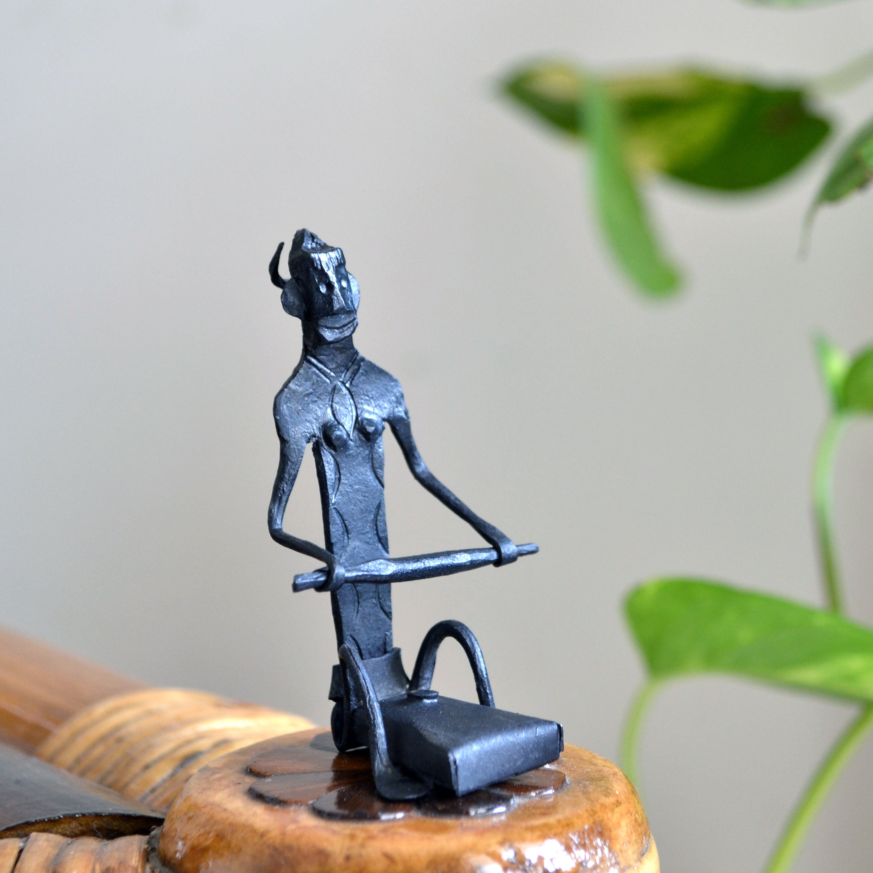Wrought Iron Metal Women Making Chutney Tribal Figure – Chinhhari ...